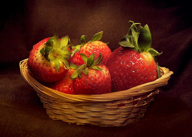 Photo Still-life with a strawberry by Vlad Artazov - still life ...