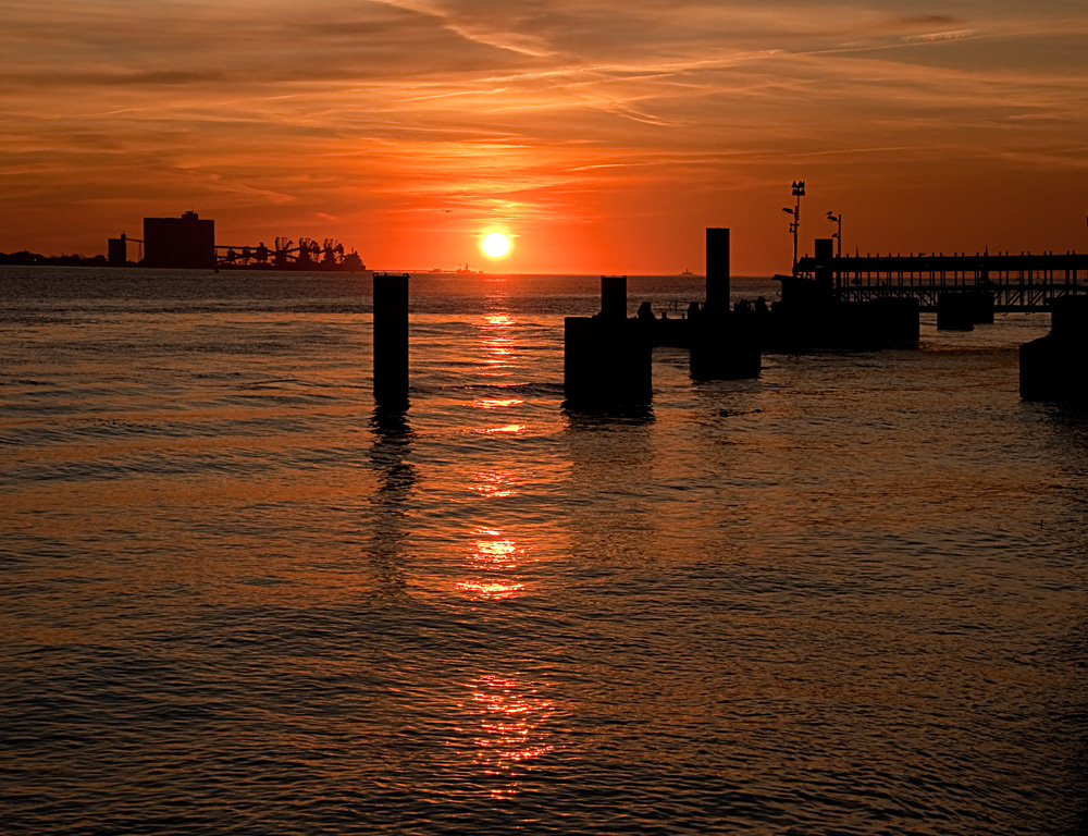 Photo Lisbon Harbour by carlos loff fonseca - landscape - PhotoForum.ru
